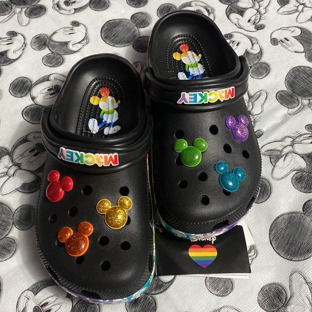 Crocs Classic Disney Mickey Mouse Clogs, Size J6 = W … - Gem